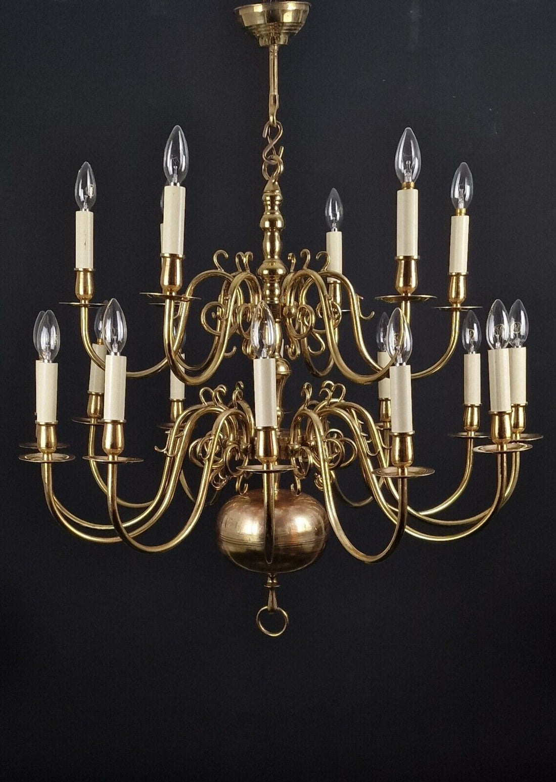 DECADENT DESIGNS ANTIQUE AND VINTAGE LTD – Decadent Designs